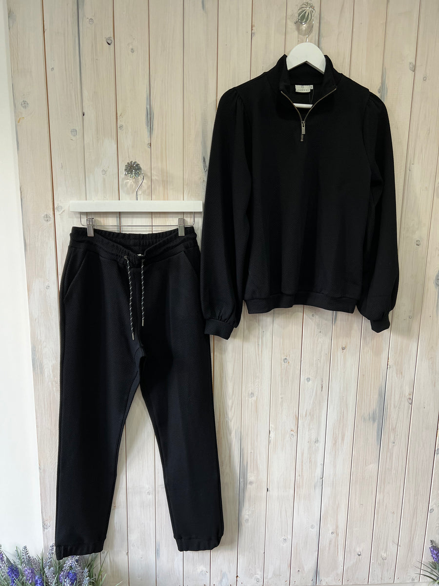 Pillo Waffle Jogging Set - Kaffe New Collection – The Wardrobe Edit